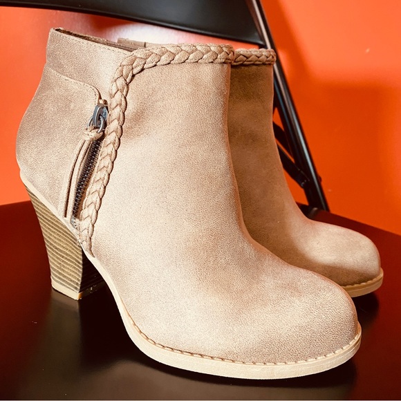 torrid | Shoes | 4 Torrid Faux Suede Double Zipper Block Heel Ankle ...